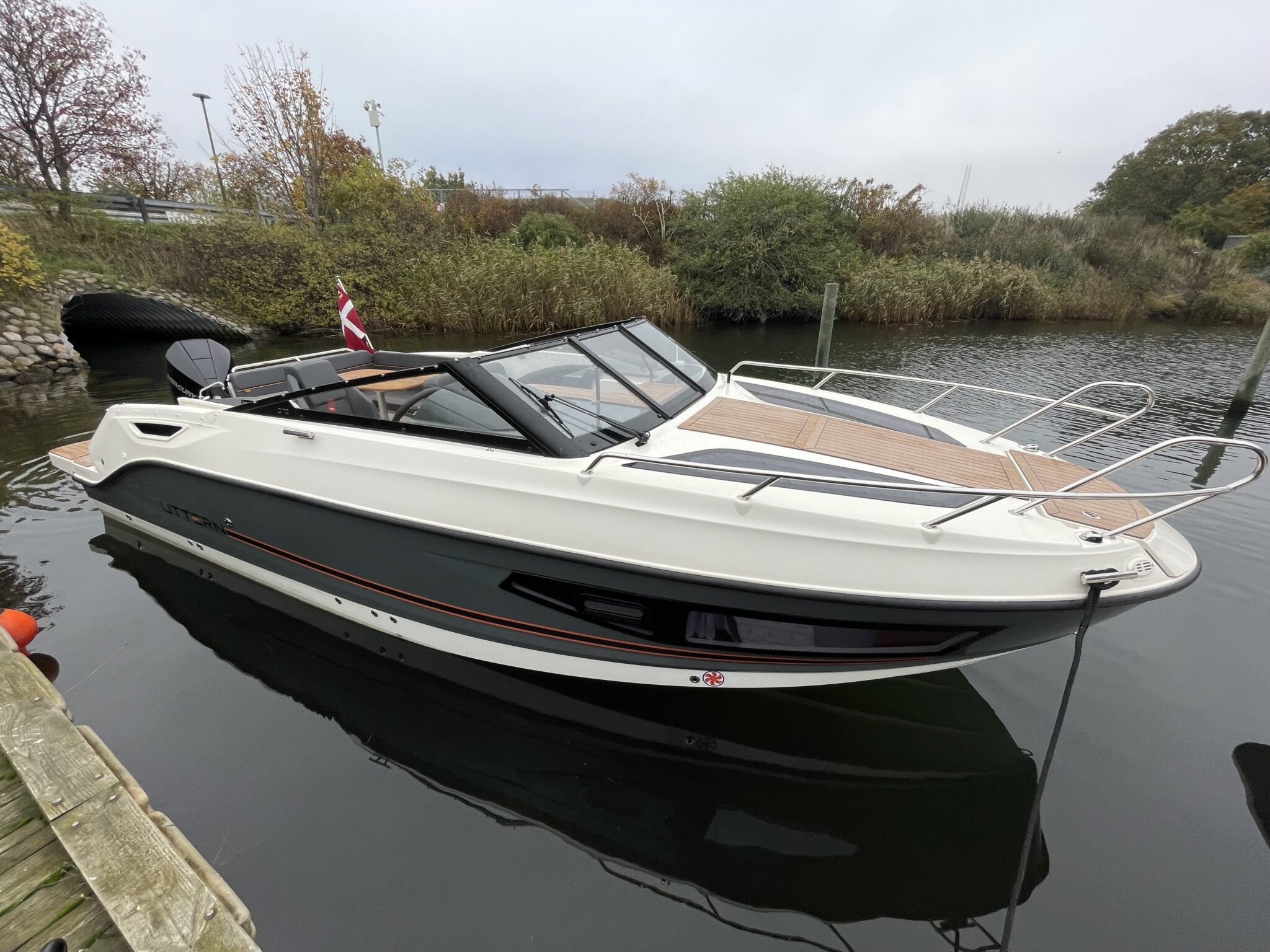 Uttern D70 Mercury 300 HK V8 – Dansk Sejl & Motor